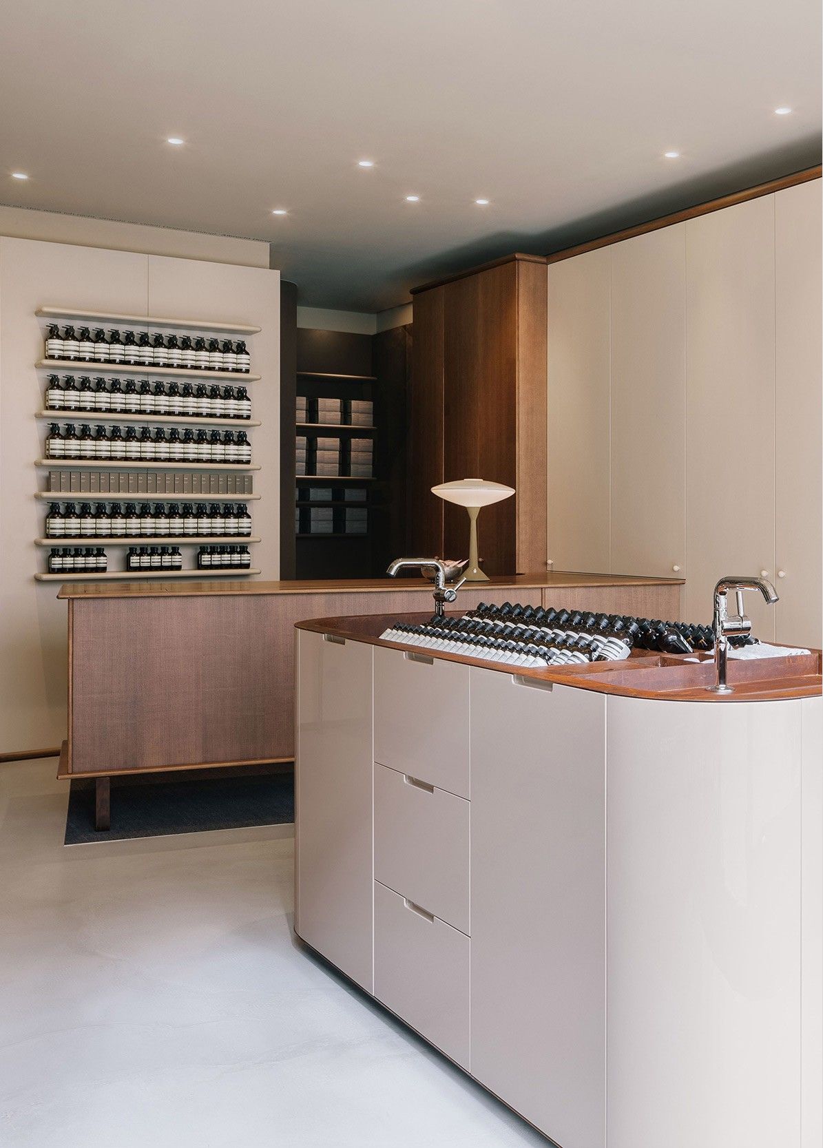 Counter Jelmoli, Aesop – 1zu33